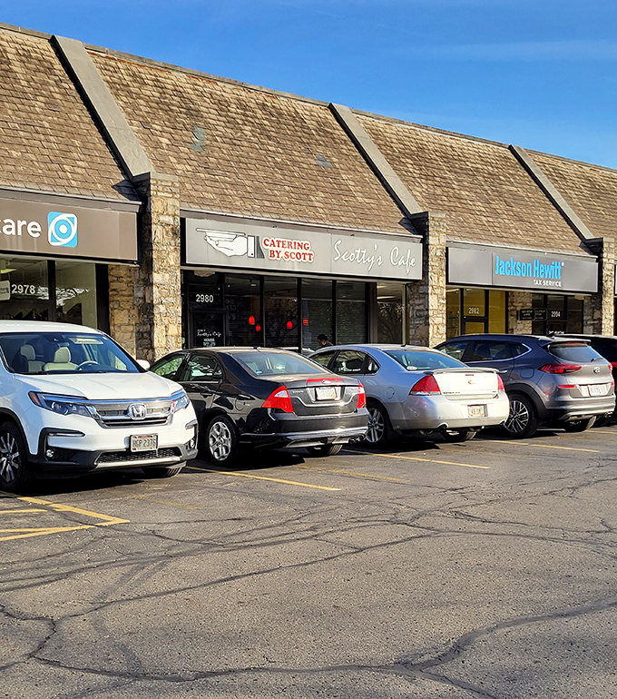 A full parking lot &ndash; the universal sign language for "the food inside is worth stopping for." No better endorsement exists.