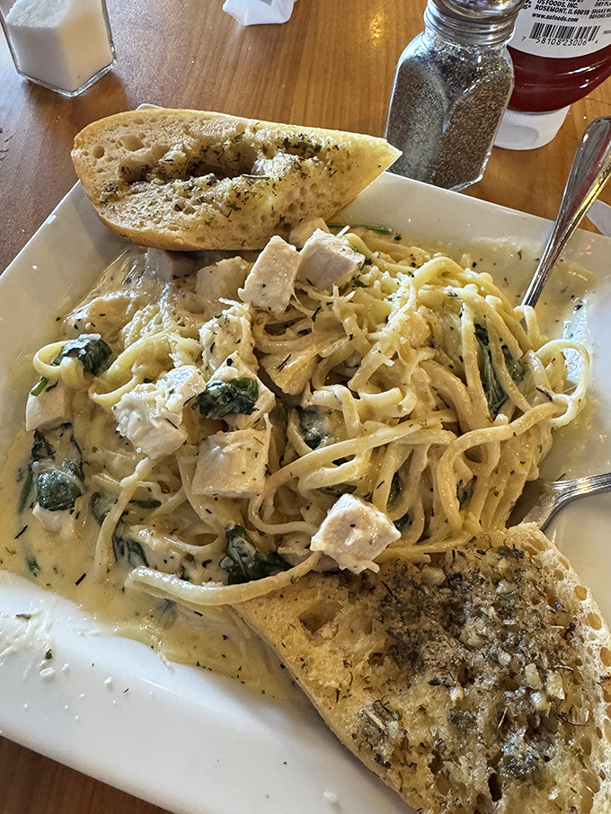 Pasta that would make an Italian opera singer hit high notes of approval&mdash;creamy, comforting, and served with garlic bread for sauce-sopping perfection.