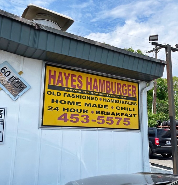 The sign tells you everything you need to know: old-fashioned hamburgers, homemade chili, and 24-hour breakfast. Some promises are worth keeping.