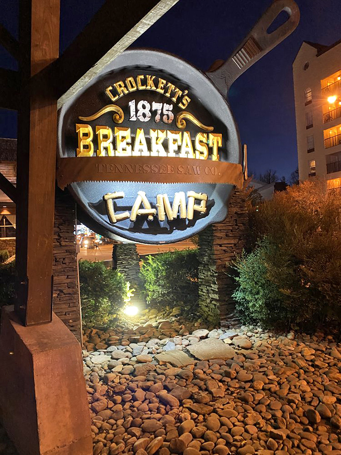 As night falls, the giant skillet sign glows like a breakfast lighthouse, guiding hungry travelers to morning salvation.