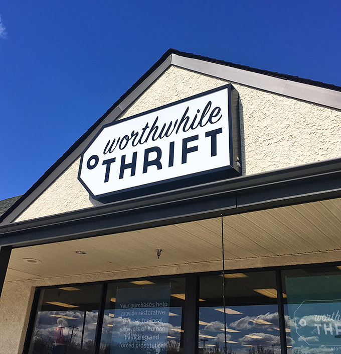 The sign says it all—this place is indeed "worthwhile." Blue skies and bargains: a perfect Pennsylvania afternoon awaits inside.