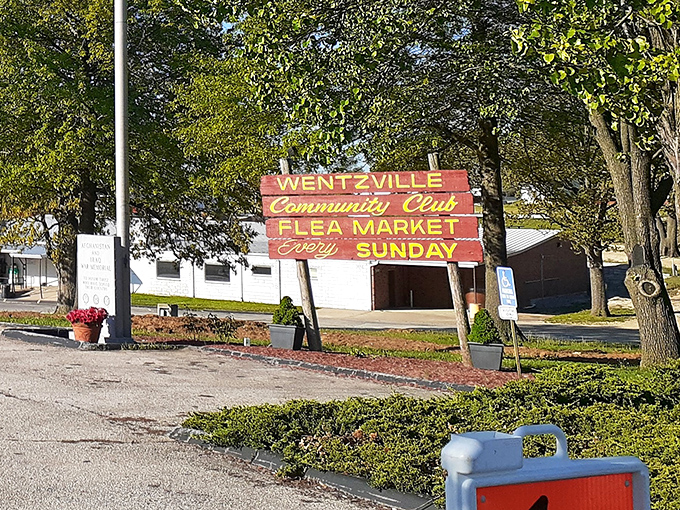 Clear directions ensure no treasure hunter gets lost on their way to flea market paradise and bargain heaven.