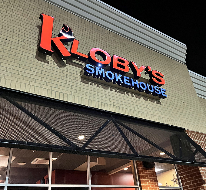 The glowing sign serves as a beacon for barbecue pilgrims. Like a North Star for those guided by their stomachs.