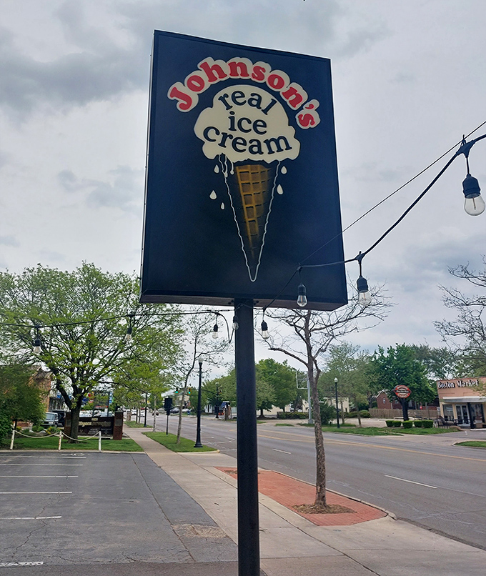 The beacon that's guided Columbus sweet-seekers for generations. This sign doesn't just advertise ice cream&mdash;it promises a moment of pure happiness.