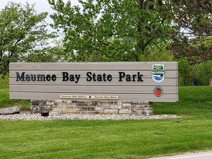 The official welcome sign to your next favorite getaway. Like the Hollywood sign, but with more fishing opportunities and fewer paparazzi.