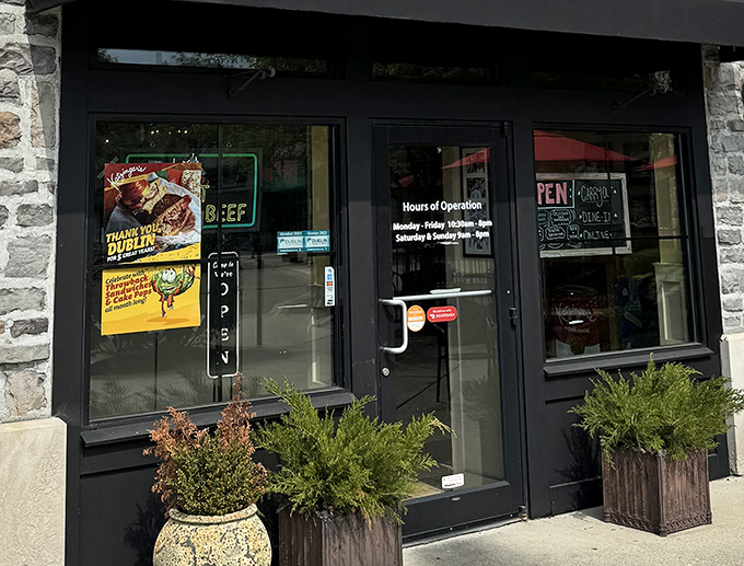 Hours of operation clearly posted&mdash;crucial information for planning your sandwich strategy. Nothing worse than arriving with a Reuben craving to find locked doors. 