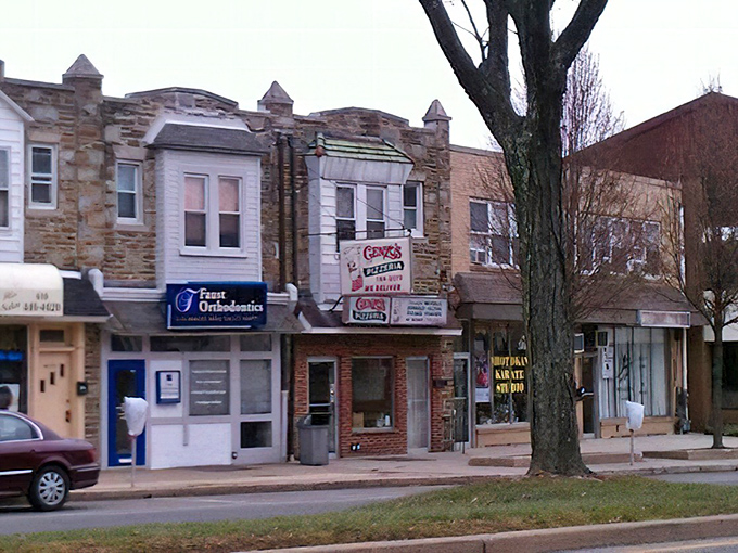 From the street, Cenzo's blends into the neighborhood landscape&mdash;a humble pizza joint that's become woven into the community's daily life.