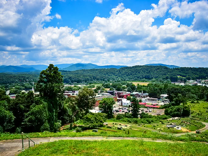 Ellijay's panoramic mountain views create a backdrop worthy of a movie set. Small-town charm meets natural splendor in Georgia's apple country.