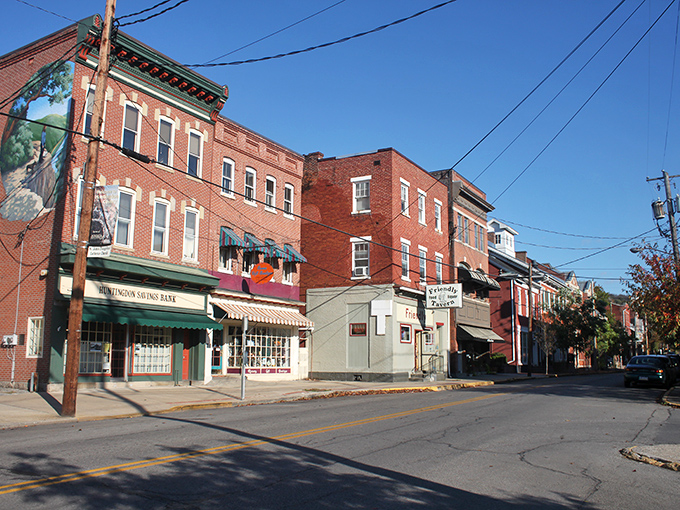 Here's small-town America at its finest - brick buildings that have weathered decades with dignity and grace.