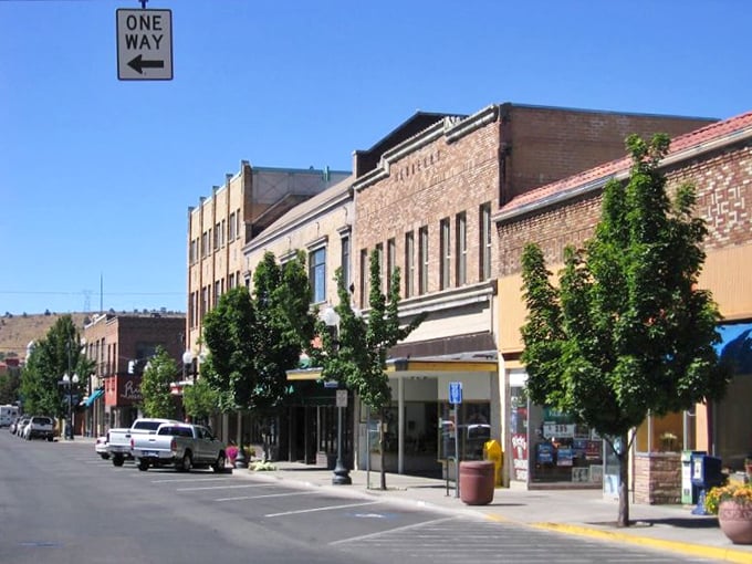 Downtown Klamath Falls looks like Main Street USA got a modern makeover while keeping its small-town soul intact.