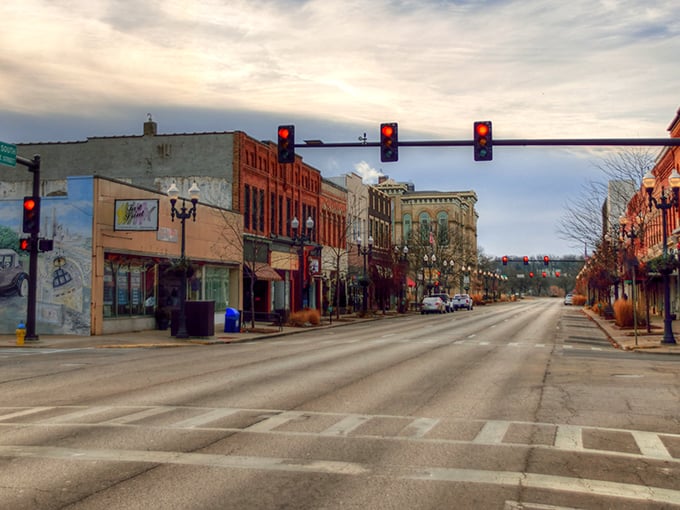 Red lights all around, but Ottawa's downtown is a green light for your wallet! These historic brick buildings house affordable treasures waiting to be discovered.