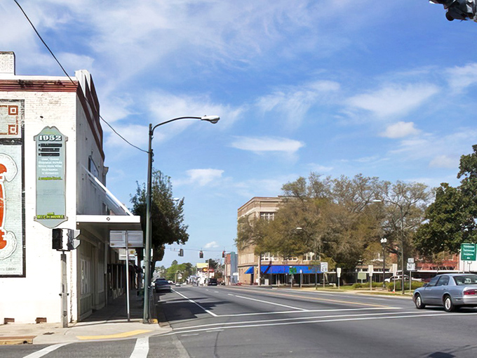 Small-town charm alert! Quincy's vintage buildings whisper stories of simpler times, like a Norman Rockwell painting come to life.