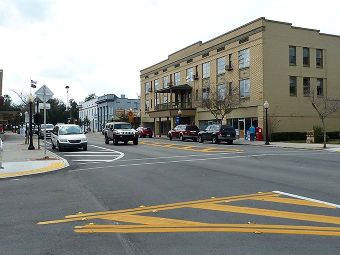 Downtown Sebring's historic charm comes with prices that feel like a blast from the past. Small-town magic without the big-city price tag!