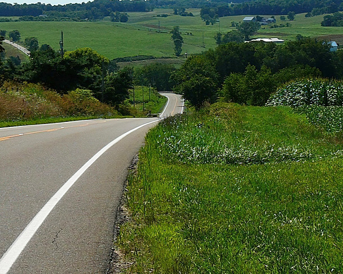 Nature's perfect screensaver! These gentle curves and farmland vistas make the Amish Country Byway Ohio's ultimate stress-reliever.