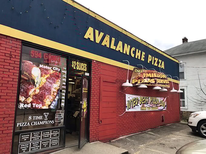 Eight-time pizza champions don't mess around. Avalanche's massive slices and mountain of toppings live up to that "avalanche" promise!