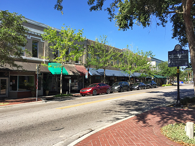 Historic storefronts in Bartow welcome window-shoppers and bargain-hunters with small-town charm and prices to match.