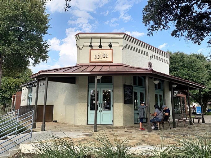 
Dough Pizzeria Napoletana: Simple blue doors welcome you to pizza paradise. Like finding the entrance to Narnia, but with much better food! 