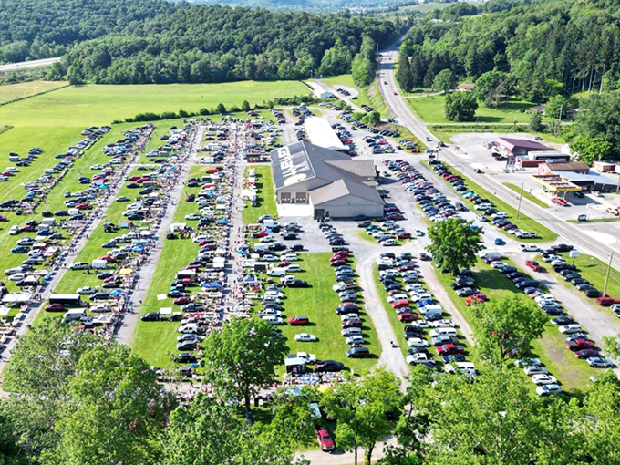 Leighty's sprawling outdoor market area surrounded by Pennsylvania's rolling hills. Like a small city dedicated to bargain hunting!