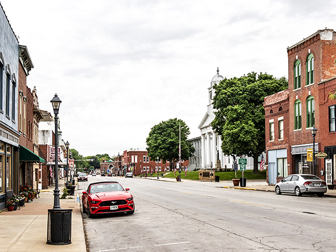 That classic courthouse view! Lexington's historic district looks like it's waiting for a horse and buggy to clip-clop down the street.