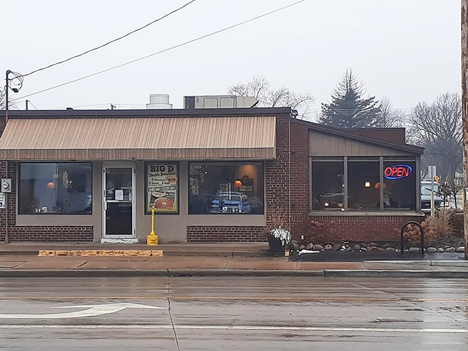 Little Diner Xpress: Even on a gray Wisconsin day, this cozy diner beckons with the promise of comfort food that warms the soul.