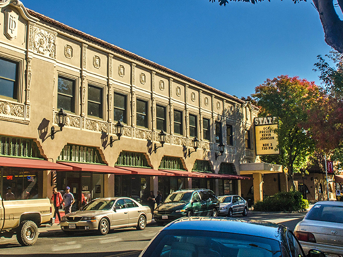 Hollywood glamour in affordable packaging! The Oroville State Theatre's classic fa&ccedil;ade brings vintage movie magic without the LA price tag.