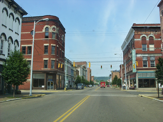 Brick streets and vintage storefronts give Portsmouth that "time stood still" feeling&mdash;like walking through a Norman Rockwell painting with modern conveniences.