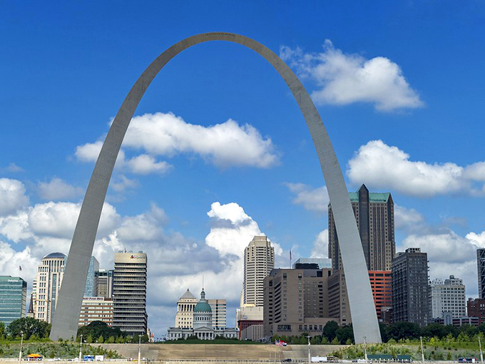 The Gateway to the West stands tall, reminding us that in St. Louis, your home-buying dollars stretch higher than this magnificent arch!