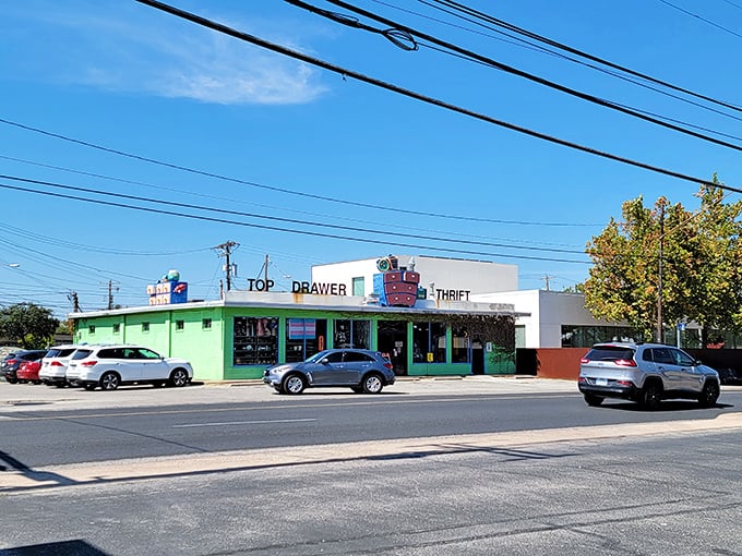 Those decorative dressers on the roof aren't just quirky decor—they're like a Batman signal for thrift shoppers across Austin.