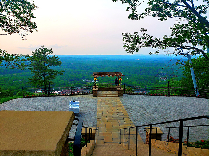Nature's infinity pool has nothing on this viewing platform, where three states unfold before you like the world's most spectacular living map.