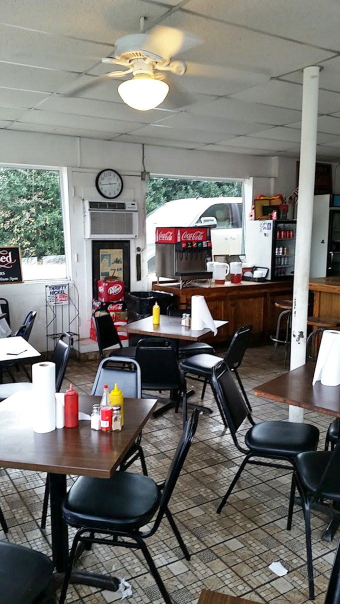 No-frills dining at its finest&mdash;where paper towels outnumber fancy napkins and conversations flow as freely as the sweet tea.