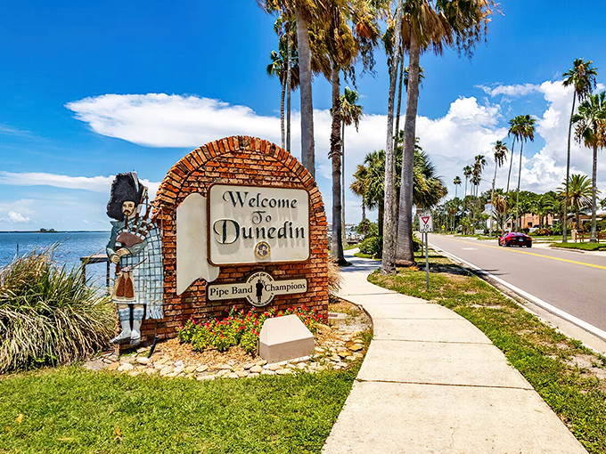 The welcome sign says it all&mdash;bagpipes and palm trees, an unlikely marriage that somehow works perfectly in this Scottish-flavored slice of Florida paradise.