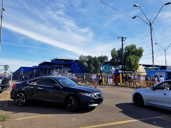 Blue skies and bargain hunters &ndash; the entrance to Phoenix's ultimate treasure hunt draws a steady stream of cars filled with hopeful shoppers.