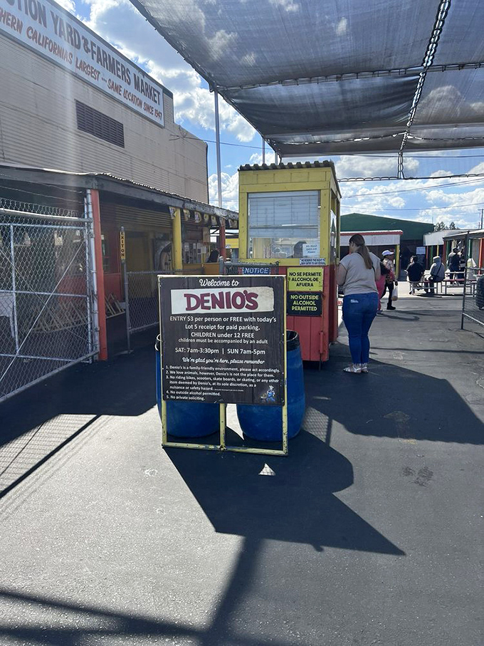 The gateway to bargain heaven! This unassuming entrance sign holds the promise of weekend adventures and unexpected discoveries. 