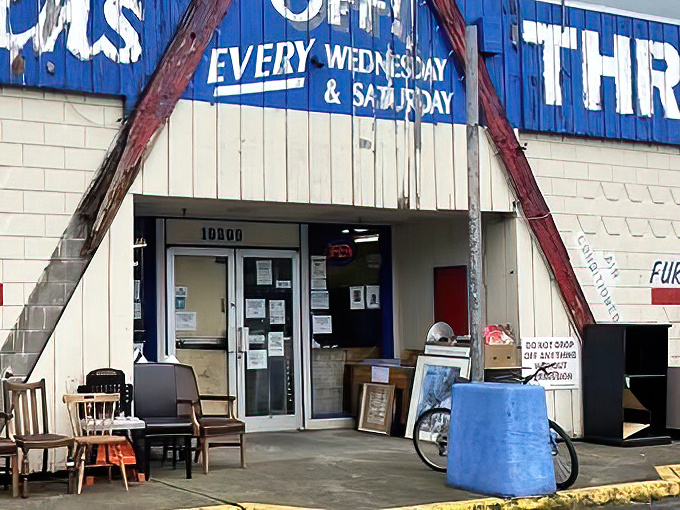 Step through these doors and kiss your shopping budget expectations goodbye. Wednesday and Saturday's 25% off days are practically giving it away!