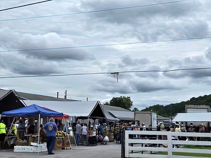 The great outdoors meets retail therapy in this sprawling wonderland of vintage finds and surprises.