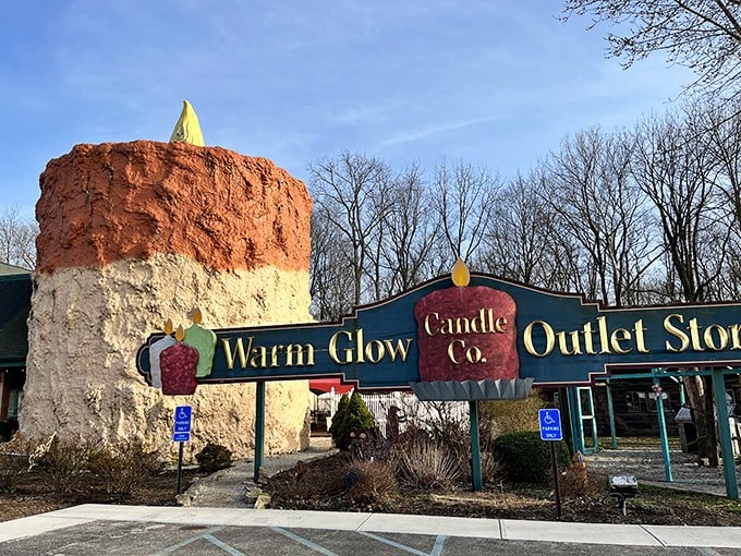 Morning or evening, this colossal candle welcomes visitors with its warm glow and whimsical charm. Roadtrippers, your Instagram moment awaits.