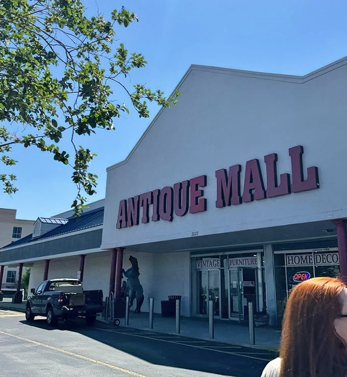 Bold red letters announce your arrival at nostalgia headquarters. The blue pillars add a touch of mid-century charm to this treasure-hunting destination.