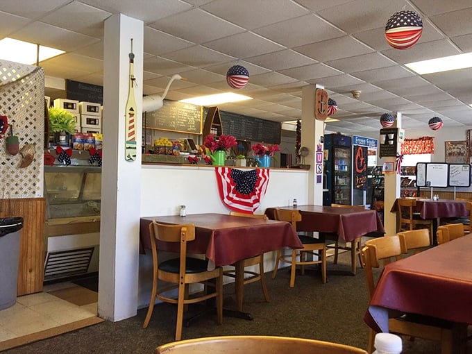 No-frills patriotic decor sets the stage for serious seafood enjoyment. Those burgundy tablecloths have witnessed countless "Oh my God" first bites.