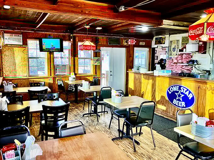 Simple tables, no-nonsense lighting, and zero pretension&mdash;Ray's dining room is the Switzerland of eateries where farmers, office workers, and tenderloin enthusiasts find common ground.