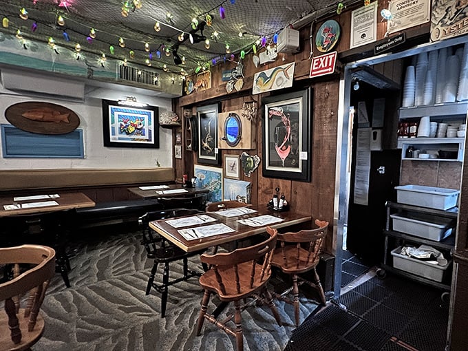 Inside, fishing nets and twinkling lights create the perfect backdrop for seafood magic. Like dining in a cozy maritime treasure chest.