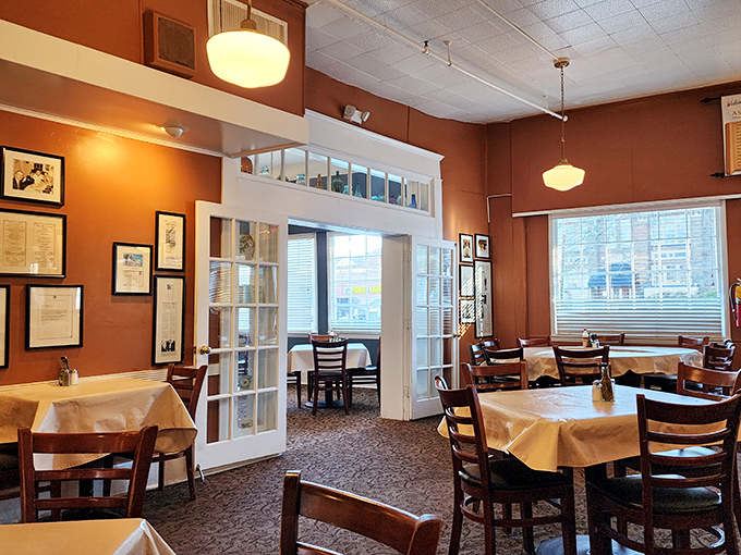 White tablecloths and warm wood tones create that perfect "grandma's dining room but bigger" atmosphere where conversations flow as freely as the sweet tea.