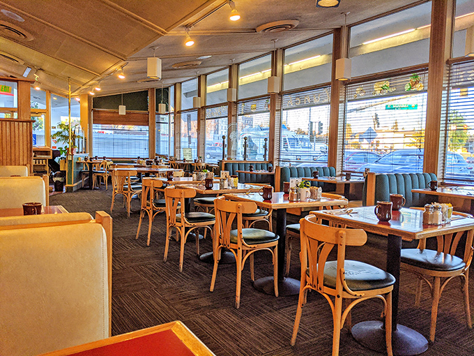 Wooden chairs and blue-cushioned booths create that perfect "come as you are" atmosphere where tech moguls and teachers alike feel at home.