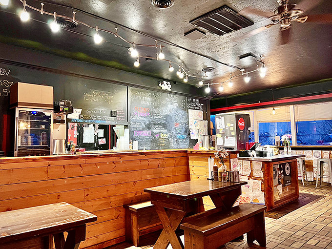 Inside, rustic wooden tables and benches create an unpretentious atmosphere where the only thing that matters is what's on your plate&mdash;and how quickly you can devour it.