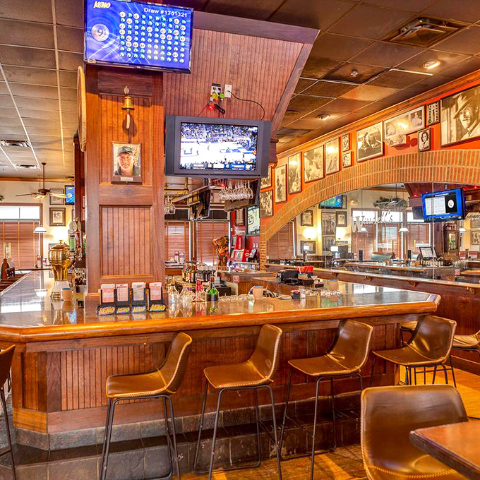 Pull up a stool at this gleaming wooden bar where sports on TV and conversations with neighbors flow as freely as the drinks.