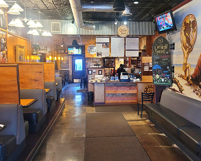 Step inside and the warm wooden booths beckon like old friends, while the industrial ceiling keeps things just hip enough.