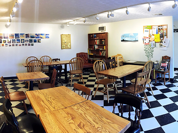 Classic diner meets modern bakery &ndash; where checkered floors and wooden tables create the perfect pizza parlor atmosphere.