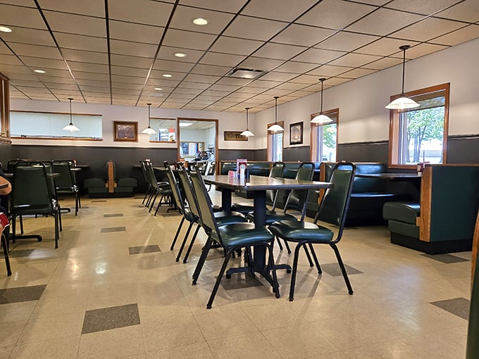 Classic diner aesthetics meet Midwestern comfort in this dining room where every booth has hosted decades of birthday celebrations, first dates, and Sunday family gatherings.
