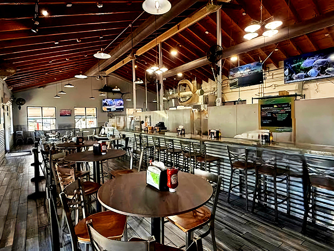 Exposed beams and simple tables say "we're serious about seafood, not fancy d&eacute;cor" &ndash; and that's perfect.