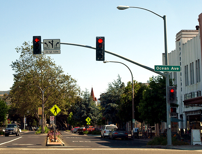Ocean Avenue welcomes you with small-town traffic lights that rarely turn red. Downtown Lompoc moves at the pace your retirement deserves.