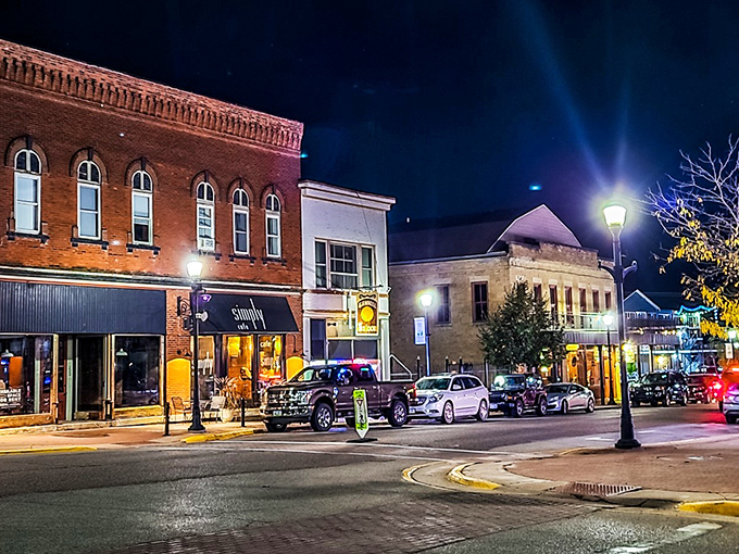 When the sun goes down, downtown Prairie du Chien transforms into a postcard-perfect scene that feels straight out of a Hallmark movie.
